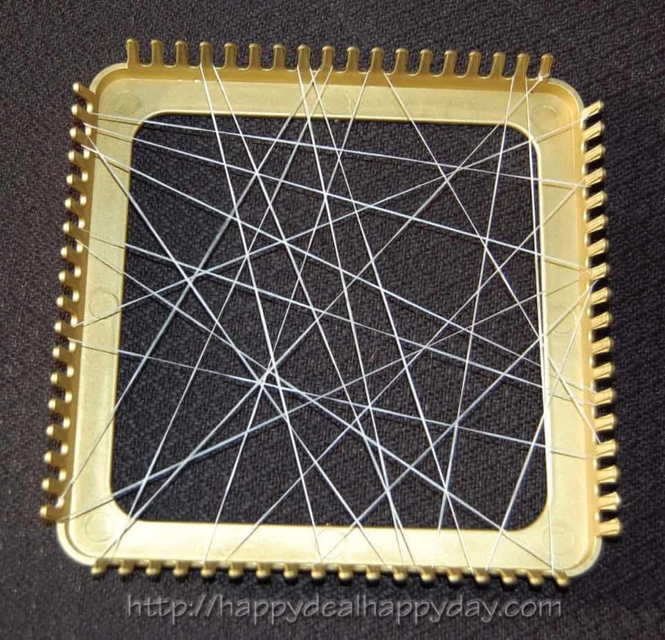 Dental Floss + Potholder Loom = Upcycled Photo Frame - Happy Deal ...