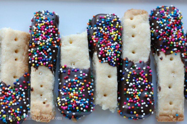 5 Ingredient Easy Shortbread Cookie with Chocolate Recipe - Happy Deal ...